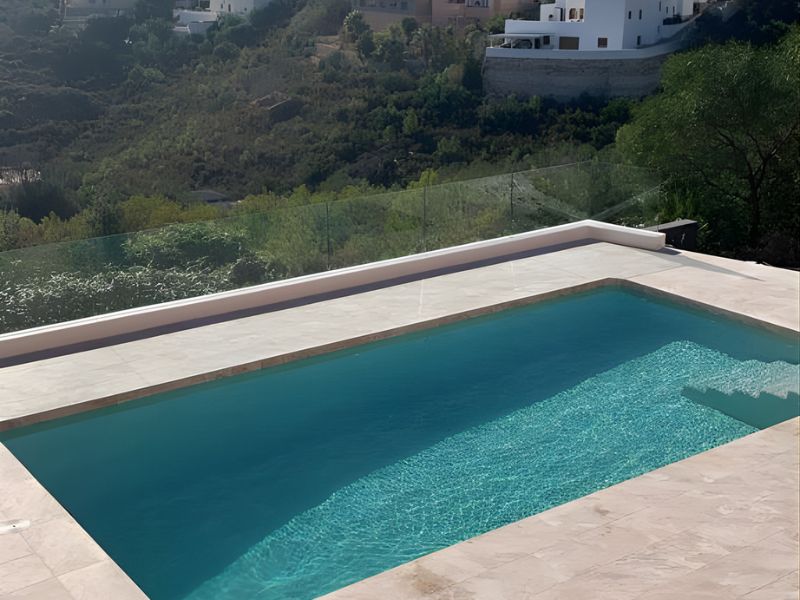 PebbleTec vs. Gresite: diferencias, ventajas y cuál elegir para tu piscina